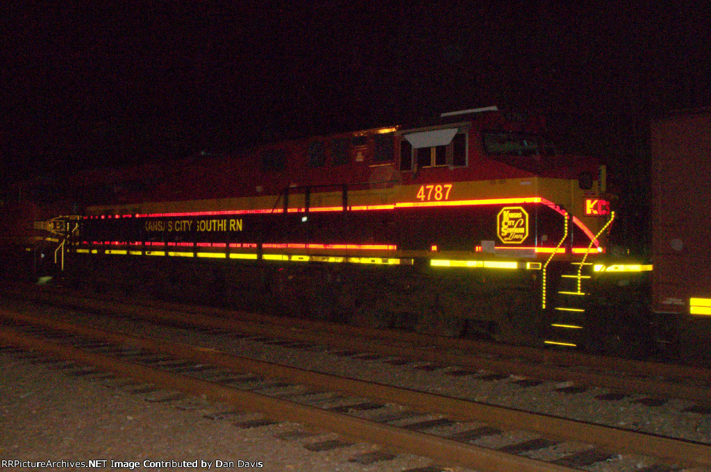 KCS ES44AC 4787 trails on K041-23